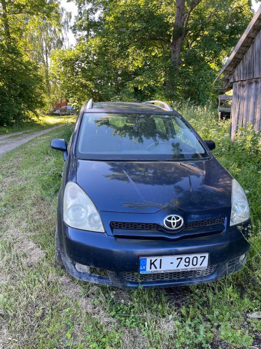 Blue Toyota Corolla Verso 2005 in Cesis, with an engine capacity of 2.00 L and mileage of 0 thousand km for 400 €, photo 4 on AUTOMOTO.COM.LV