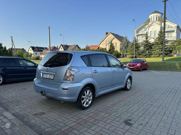 Blue Toyota Corolla Verso 2005 in Klaipeda, with an engine capacity of 2.00 L and mileage of 303 thousand km for 1650 €, photo 1 on AUTOMOTO.COM.LV