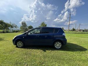 Zils Toyota Corolla Verso 2005 Kėdainiai, ar dzinēja tilpumu 2.00 L un nobraukumu 257 tūkst. km par 2300 €, foto  vietnē AUTOMOTO.COM.LV