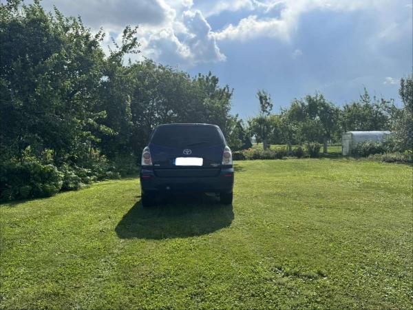 Zils Toyota Corolla Verso 2005 Kėdainiai, ar dzinēja tilpumu 2.00 L un nobraukumu 257 tūkst. km par 2300 €, foto 3 vietnē AUTOMOTO.COM.LV