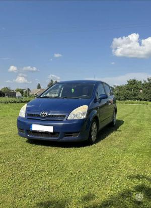 Blue Toyota Corolla Verso 2005 in Kedainiai, with an engine capacity of 2.00 L and mileage of 257 thousand km for 2300 €, photo 4 on AUTOMOTO.COM.LV