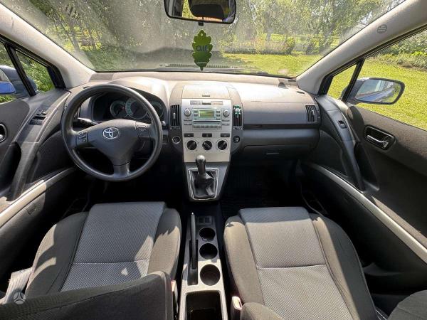 Zils Toyota Corolla Verso 2005 Kėdainiai, ar dzinēja tilpumu 2.00 L un nobraukumu 257 tūkst. km par 2300 €, foto 5 vietnē AUTOMOTO.COM.LV