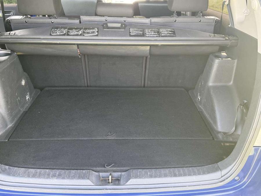 Blue Toyota Corolla Verso 2005 in Kedainiai, with an engine capacity of 2.00 L and mileage of 257 thousand km for 2300 €, photo 6 on AUTOMOTO.COM.LV