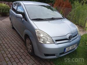 Zils Toyota Corolla Verso 2005 Rīga, ar dzinēja tilpumu 2.00 L un nobraukumu 280 tūkst. km par 600 €, foto  vietnē AUTOMOTO.COM.LV