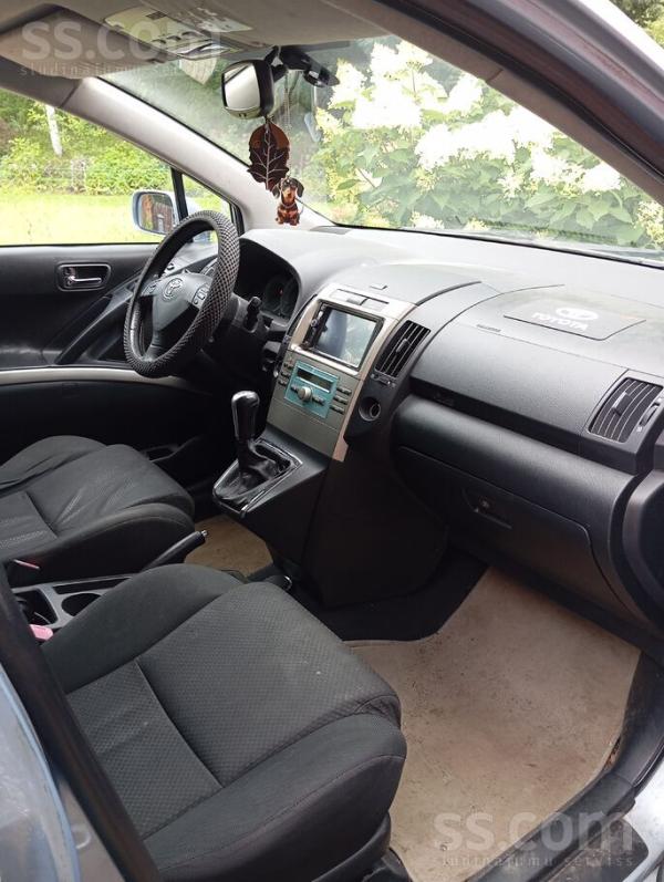 Zils Toyota Corolla Verso 2005 Rīga, ar dzinēja tilpumu 2.00 L un nobraukumu 280 tūkst. km par 600 €, foto 3 vietnē AUTOMOTO.COM.LV