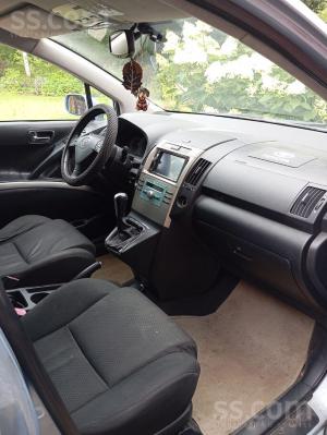 Zils Toyota Corolla Verso 2005 Rīga, ar dzinēja tilpumu 2.00 L un nobraukumu 280 tūkst. km par 600 €, foto 4 vietnē AUTOMOTO.COM.LV