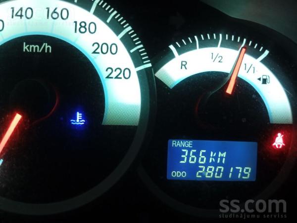 Zils Toyota Corolla Verso 2005 Rīga, ar dzinēja tilpumu 2.00 L un nobraukumu 280 tūkst. km par 600 €, foto 4 vietnē AUTOMOTO.COM.LV