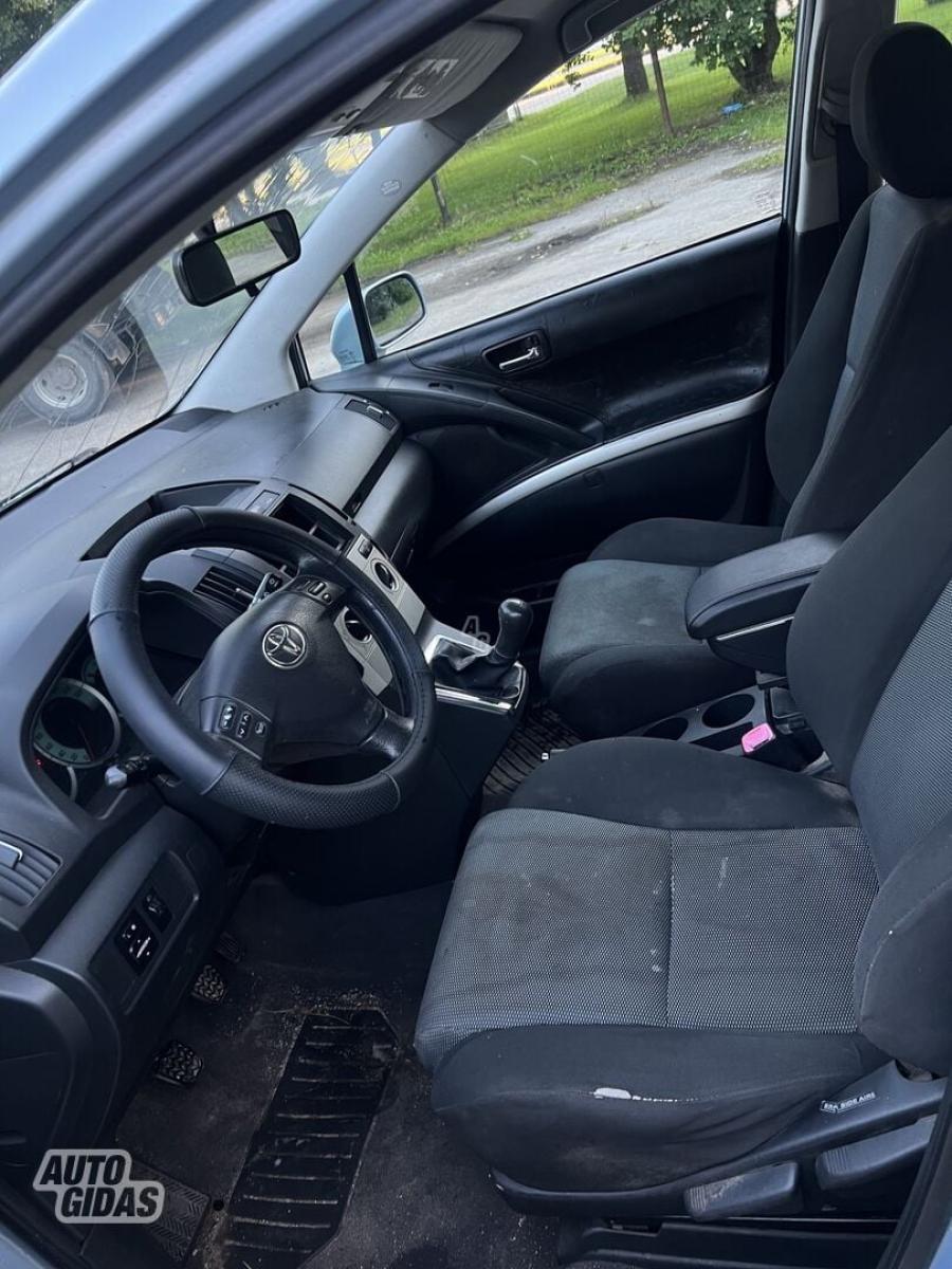 Zils Toyota Corolla Verso 2005 Joniškis, ar dzinēja tilpumu 2.00 L un nobraukumu 285 tūkst. km par 750 €, foto 9 vietnē AUTOMOTO.COM.LV