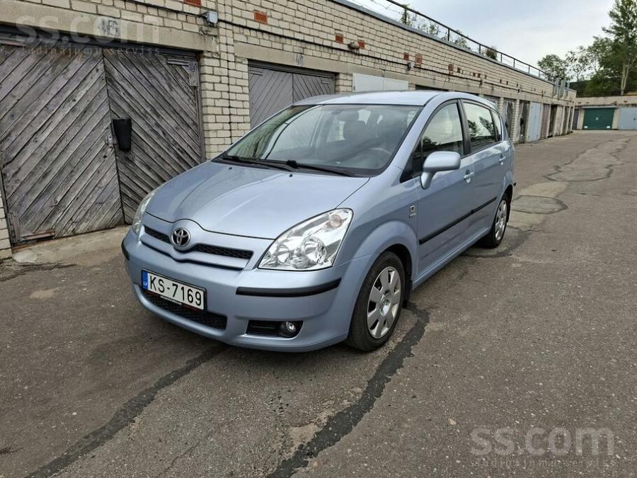 Zils Toyota Corolla Verso 2005 Rīga, ar dzinēja tilpumu 1.80 L un nobraukumu 232 tūkst. km par 2550 €, foto 3 vietnē AUTOMOTO.COM.LV