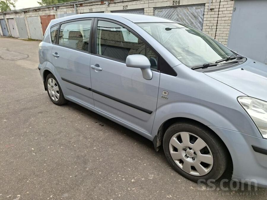 Zils Toyota Corolla Verso 2005 Rīga, ar dzinēja tilpumu 1.80 L un nobraukumu 232 tūkst. km par 2550 €, foto 4 vietnē AUTOMOTO.COM.LV
