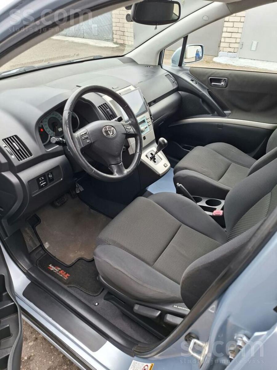 Zils Toyota Corolla Verso 2005 Rīga, ar dzinēja tilpumu 1.80 L un nobraukumu 232 tūkst. km par 2550 €, foto 13 vietnē AUTOMOTO.COM.LV