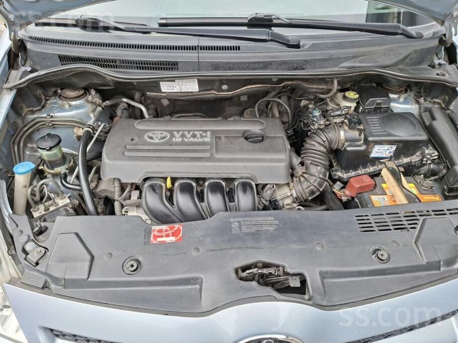 Zils Toyota Corolla Verso 2005 Rīga, ar dzinēja tilpumu 1.80 L un nobraukumu 232 tūkst. km par 2550 €, foto 14 vietnē AUTOMOTO.COM.LV