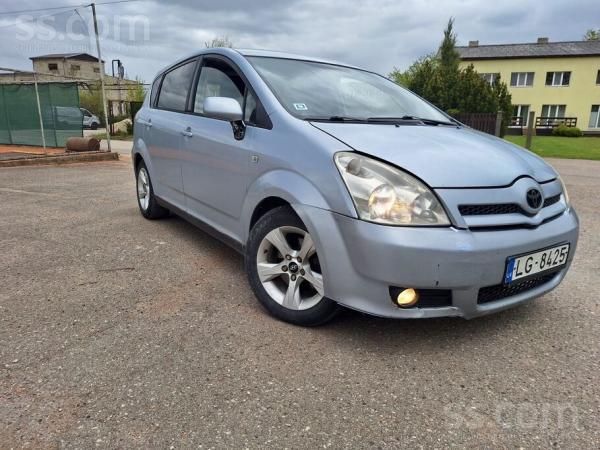 Blue Toyota Corolla Verso 2006 in Jelgava, with an engine capacity of 2.20 L and mileage of 573 thousand km for 1500 €, photo 2 on AUTOMOTO.COM.LV