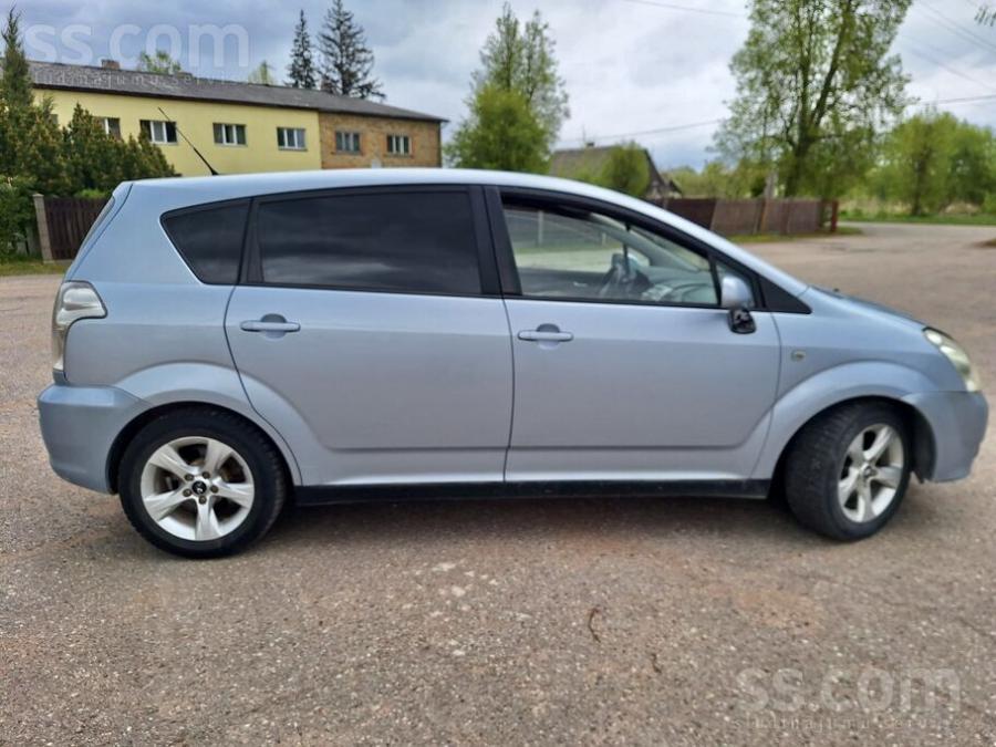 Blue Toyota Corolla Verso 2006 in Jelgava, with an engine capacity of 2.20 L and mileage of 573 thousand km for 1500 €, photo 4 on AUTOMOTO.COM.LV