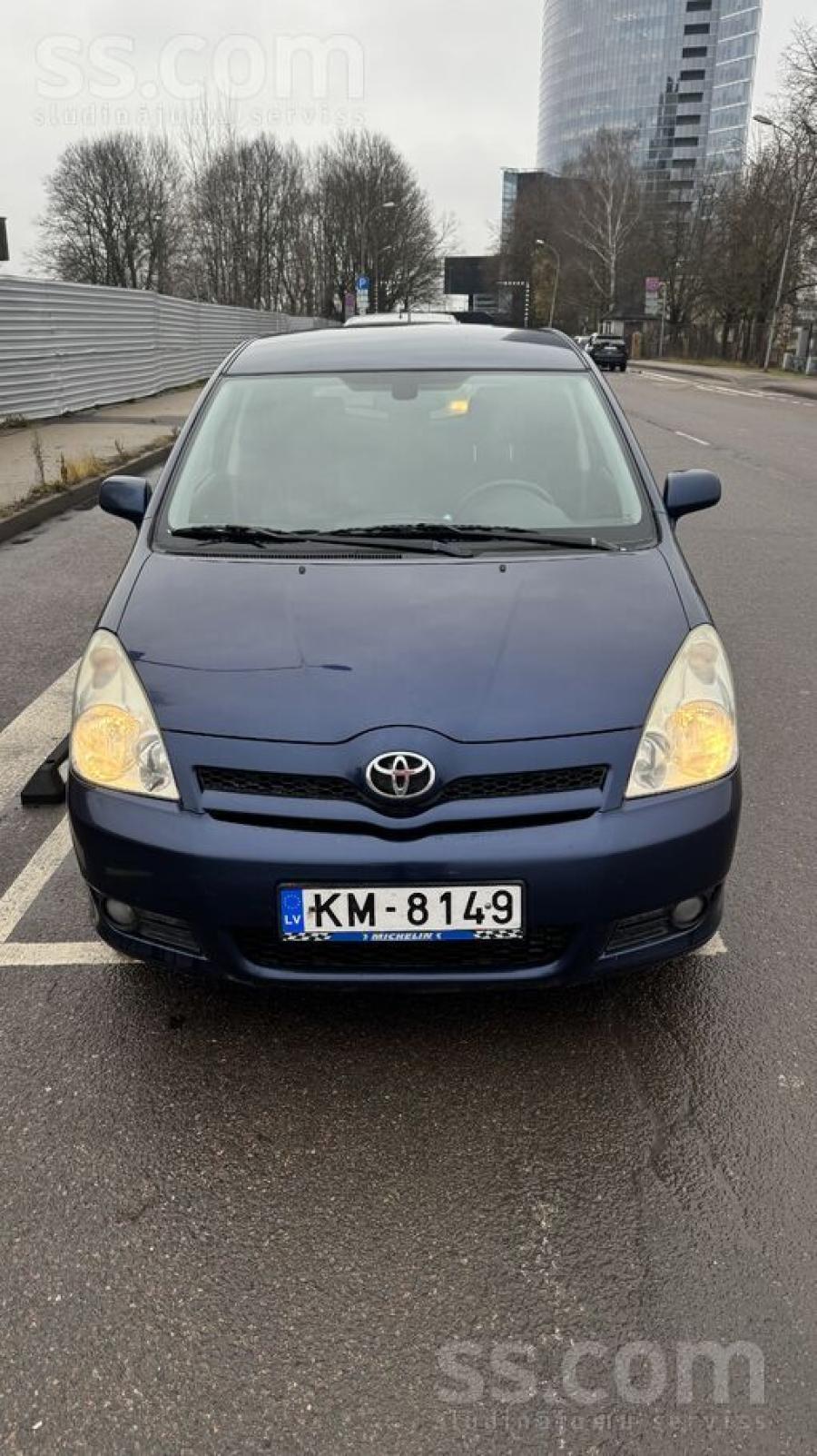 Zils Toyota Corolla Verso 2006 Rīga, ar dzinēja tilpumu 2.20 L un nobraukumu 369 tūkst. km par 1500 €, foto 3 vietnē AUTOMOTO.COM.LV