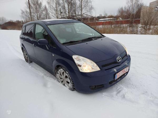 Blue Toyota Corolla Verso 2006 in Panevezys, with an engine capacity of 2.23 L and mileage of 250 thousand km for 1400 €, photo 2 on AUTOMOTO.COM.LV