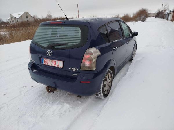 Blue Toyota Corolla Verso 2006 in Panevezys, with an engine capacity of 2.23 L and mileage of 250 thousand km for 1400 €, photo 3 on AUTOMOTO.COM.LV
