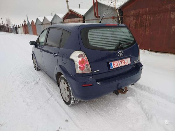 Blue Toyota Corolla Verso 2006 in Panevezys, with an engine capacity of 2.23 L and mileage of 250 thousand km for 1400 €, photo 4 on AUTOMOTO.COM.LV