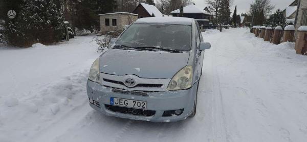 Blue Toyota Corolla Verso 2006 in Ariogala, with an engine capacity of 2.20 L and mileage of 391 thousand km for 1000 €, photo 5 on AUTOMOTO.COM.LV