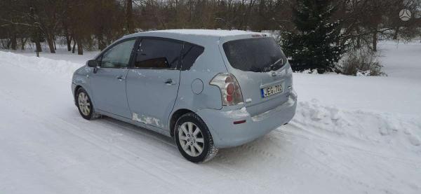 Blue Toyota Corolla Verso 2006 in Ariogala, with an engine capacity of 2.20 L and mileage of 391 thousand km for 1000 €, photo 6 on AUTOMOTO.COM.LV