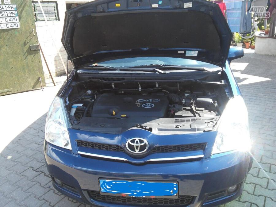 Blue Toyota Corolla Verso 2006 in Vilkaviskis, with an engine capacity of 2.20 L and mileage of 355 thousand km for 1800 €, photo 2 on AUTOMOTO.COM.LV