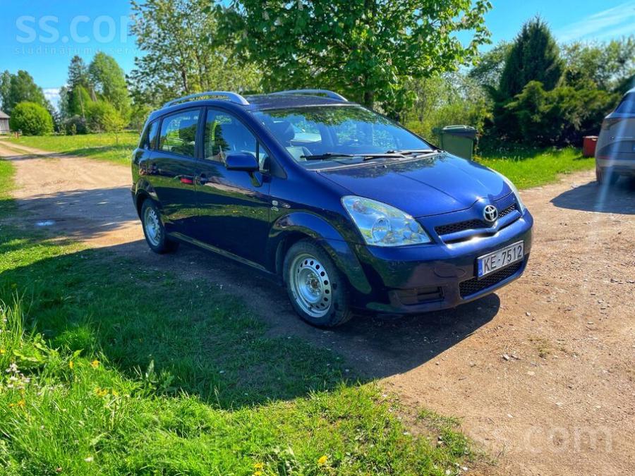 Blue Toyota Corolla Verso 2006 in Valmiera, with an engine capacity of 2.00 L and mileage of 374 thousand km for 2000 €, photo 1 on AUTOMOTO.COM.LV