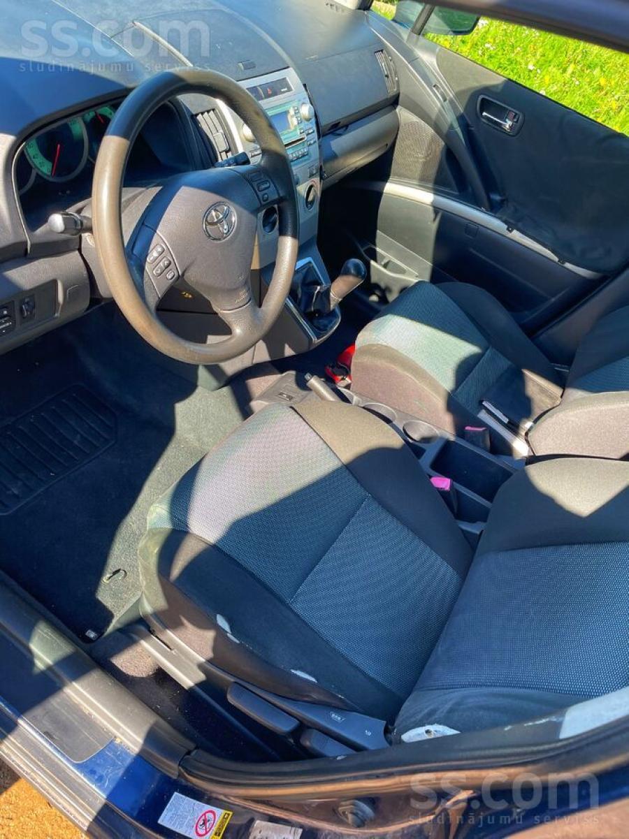 Blue Toyota Corolla Verso 2006 in Valmiera, with an engine capacity of 2.00 L and mileage of 374 thousand km for 2000 €, photo 7 on AUTOMOTO.COM.LV