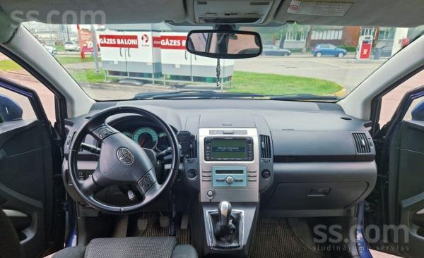 Blue Toyota Corolla Verso 2006 in Riga, with an engine capacity of 2.20 L and mileage of 409 thousand km for 1750 €, photo 10 on AUTOMOTO.COM.LV