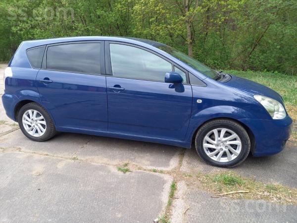 Blue Toyota Corolla Verso 2006 in Daugavpils, with an engine capacity of 2.20 L and mileage of 260 thousand km for 1950 €, photo 3 on AUTOMOTO.COM.LV