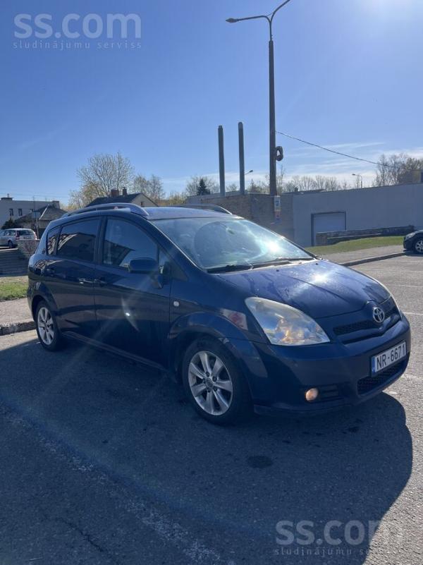 Zils Toyota Corolla Verso 2006 Rīga, ar dzinēja tilpumu 2.20 L un nobraukumu 299 tūkst. km par 2500 €, foto 2 vietnē AUTOMOTO.COM.LV