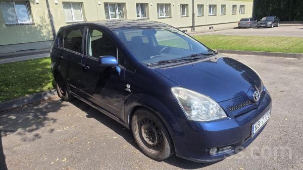 Zils Toyota Corolla Verso 2006 Valmiera, ar dzinēja tilpumu 2.20 L un nobraukumu 358 tūkst. km par 600 €, foto 1 vietnē AUTOMOTO.COM.LV
