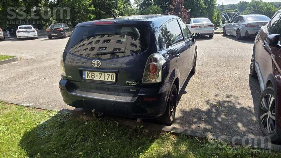 Blue Toyota Corolla Verso 2006 in Valmiera, with an engine capacity of 2.20 L and mileage of 358 thousand km for 600 €, photo 9 on AUTOMOTO.COM.LV
