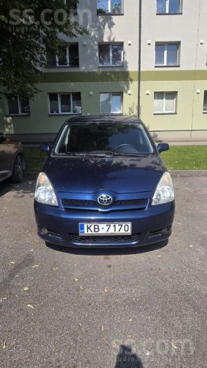 Blue Toyota Corolla Verso 2006 in Valmiera, with an engine capacity of 2.20 L and mileage of 358 thousand km for 600 €, photo 11 on AUTOMOTO.COM.LV