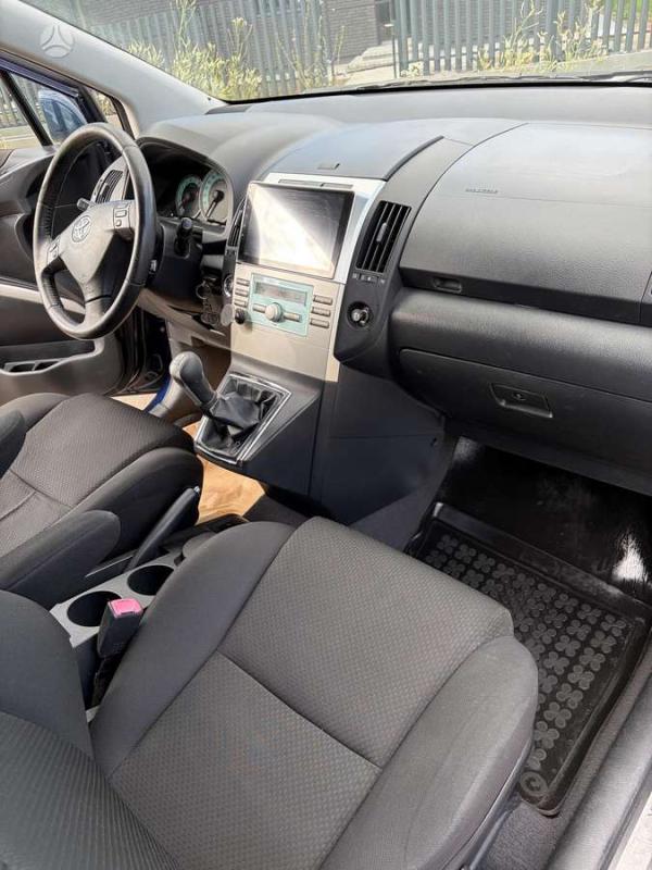 Zils Toyota Corolla Verso 2006 Viļņa, ar dzinēja tilpumu 1.79 L un nobraukumu 270 tūkst. km par 2900 €, foto 9 vietnē AUTOMOTO.COM.LV