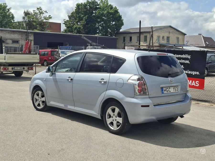 Zils Toyota Corolla Verso 2006 Plungė, ar dzinēja tilpumu 2.23 L un nobraukumu 302 tūkst. km par 2450 €, foto 4 vietnē AUTOMOTO.COM.LV