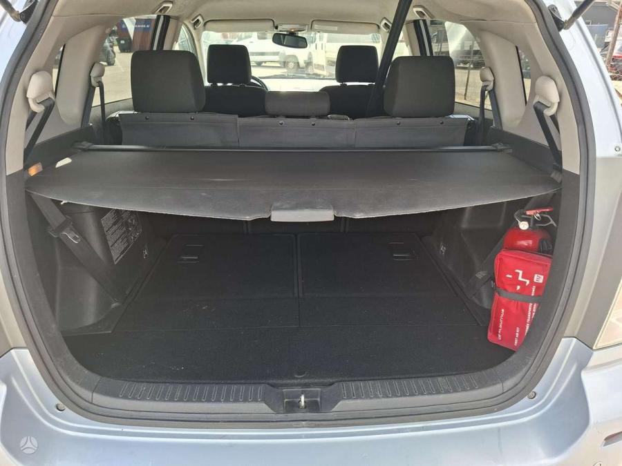 Zils Toyota Corolla Verso 2006 Plungė, ar dzinēja tilpumu 2.23 L un nobraukumu 302 tūkst. km par 2450 €, foto 20 vietnē AUTOMOTO.COM.LV