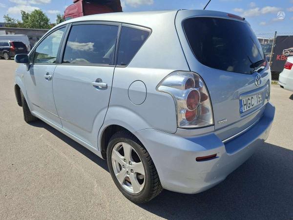 Zils Toyota Corolla Verso 2006 Plungė, ar dzinēja tilpumu 2.23 L un nobraukumu 302 tūkst. km par 1850 €, foto 10 vietnē AUTOMOTO.COM.LV