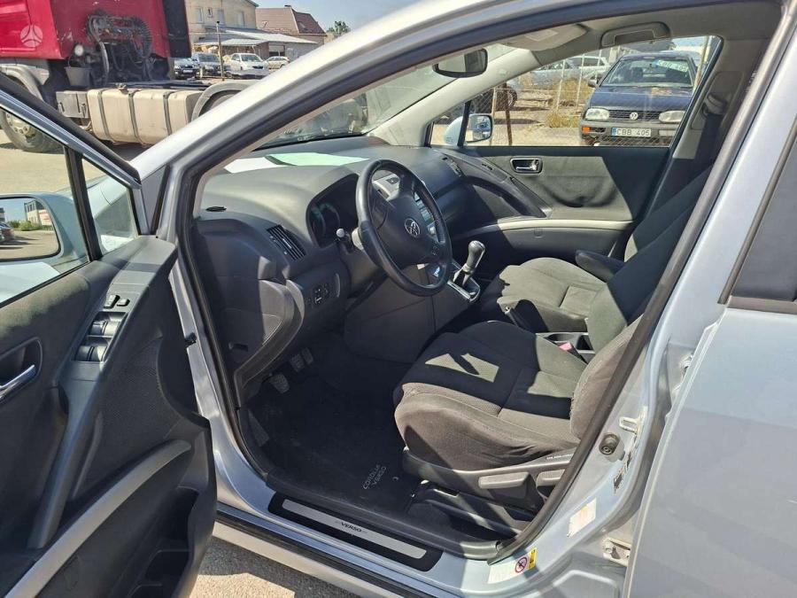 Zils Toyota Corolla Verso 2006 Plungė, ar dzinēja tilpumu 2.23 L un nobraukumu 302 tūkst. km par 1850 €, foto 15 vietnē AUTOMOTO.COM.LV