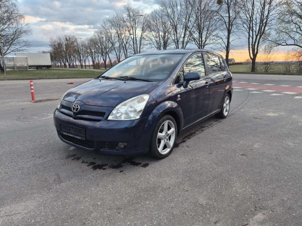 Zils Toyota Corolla Verso 2006 Alīta, ar dzinēja tilpumu 2.20 L un nobraukumu 270 tūkst. km par 2800 €, foto 11 vietnē AUTOMOTO.COM.LV