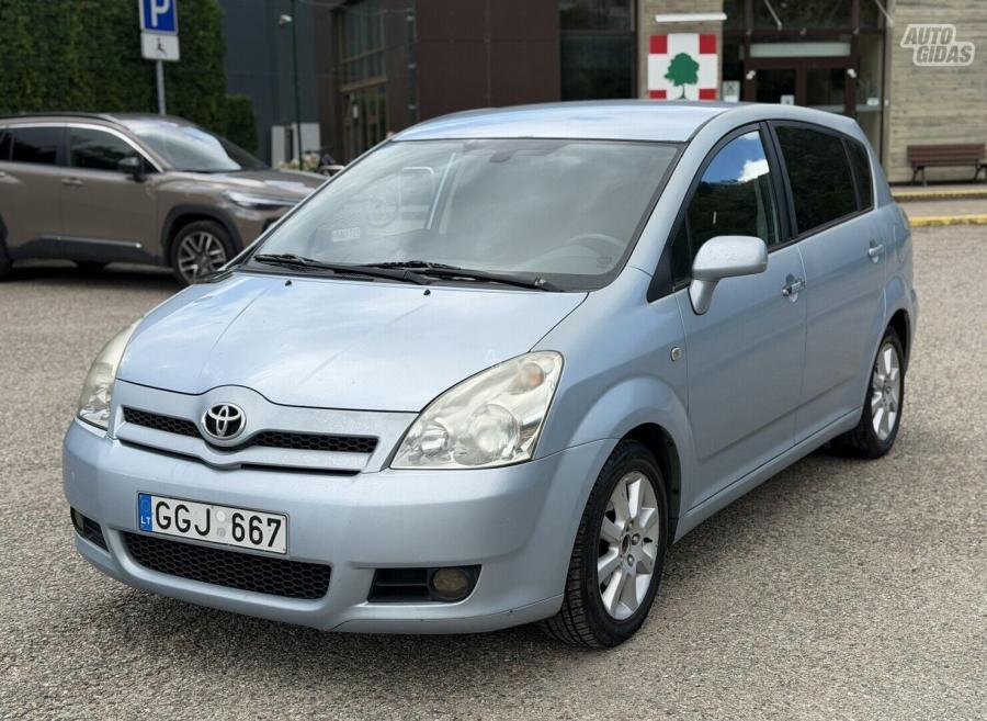 Blue Toyota Corolla Verso 2006 in Vilnius, with an engine capacity of 2.00 L and mileage of 325 thousand km for 1199 €, photo 1 on AUTOMOTO.COM.LV