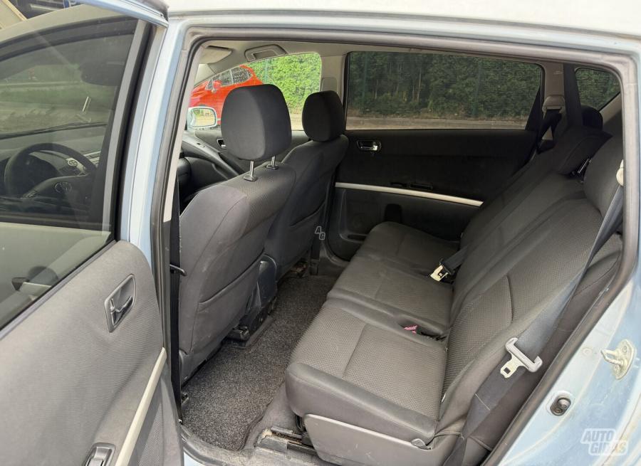 Blue Toyota Corolla Verso 2006 in Vilnius, with an engine capacity of 2.00 L and mileage of 325 thousand km for 1199 €, photo 10 on AUTOMOTO.COM.LV