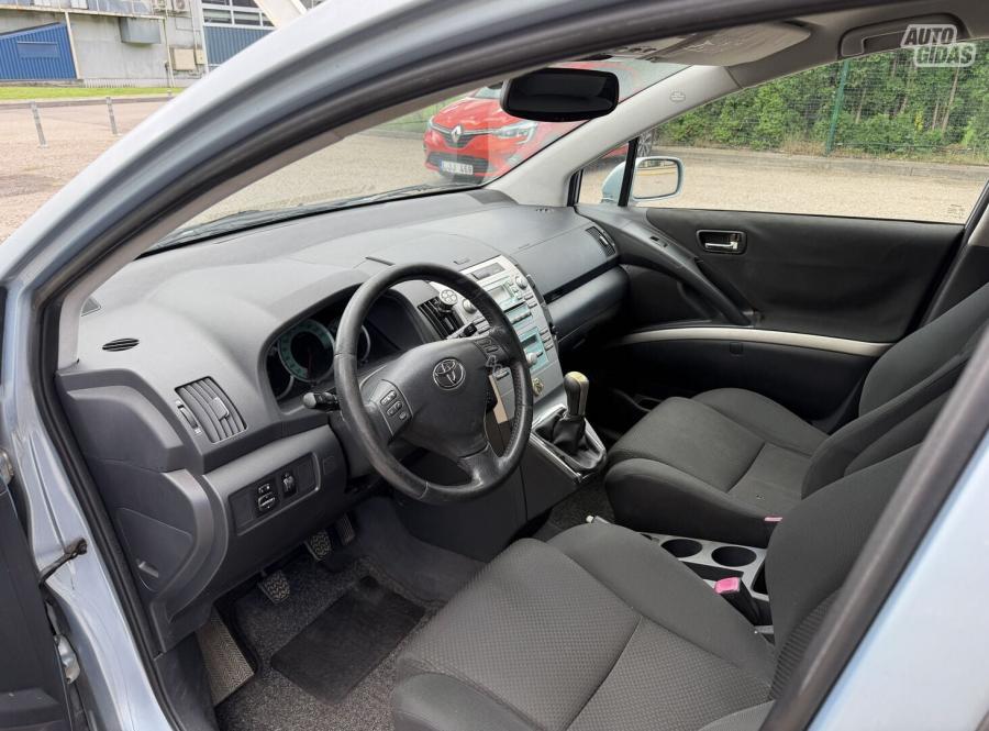 Blue Toyota Corolla Verso 2006 in Vilnius, with an engine capacity of 2.00 L and mileage of 325 thousand km for 1199 €, photo 11 on AUTOMOTO.COM.LV