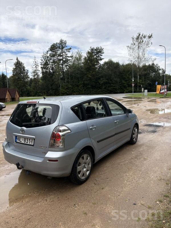 Zils Toyota Corolla Verso 2006 Preiļi, ar dzinēja tilpumu 2.20 L un nobraukumu 397 tūkst. km par 1500 €, foto 4 vietnē AUTOMOTO.COM.LV