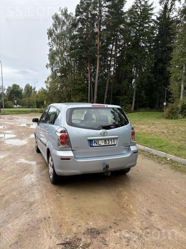 Zils Toyota Corolla Verso 2006 Preiļi, ar dzinēja tilpumu 2.20 L un nobraukumu 397 tūkst. km par 1500 €, foto 5 vietnē AUTOMOTO.COM.LV