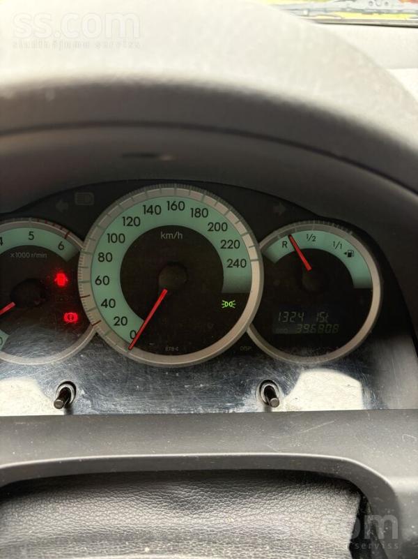 Zils Toyota Corolla Verso 2006 Preiļi, ar dzinēja tilpumu 2.20 L un nobraukumu 397 tūkst. km par 1500 €, foto 6 vietnē AUTOMOTO.COM.LV