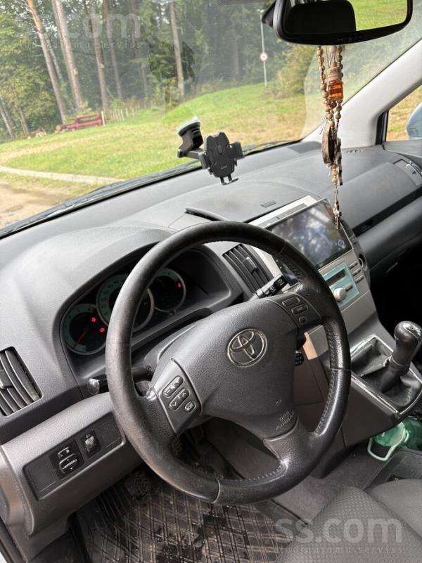 Zils Toyota Corolla Verso 2006 Preiļi, ar dzinēja tilpumu 2.20 L un nobraukumu 397 tūkst. km par 1500 €, foto 7 vietnē AUTOMOTO.COM.LV