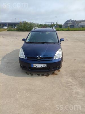 Blue Toyota Corolla Verso 2007 in Liepaja, with an engine capacity of 2.20 L and mileage of 240 thousand km for 2000 €, photo 1 on AUTOMOTO.COM.LV