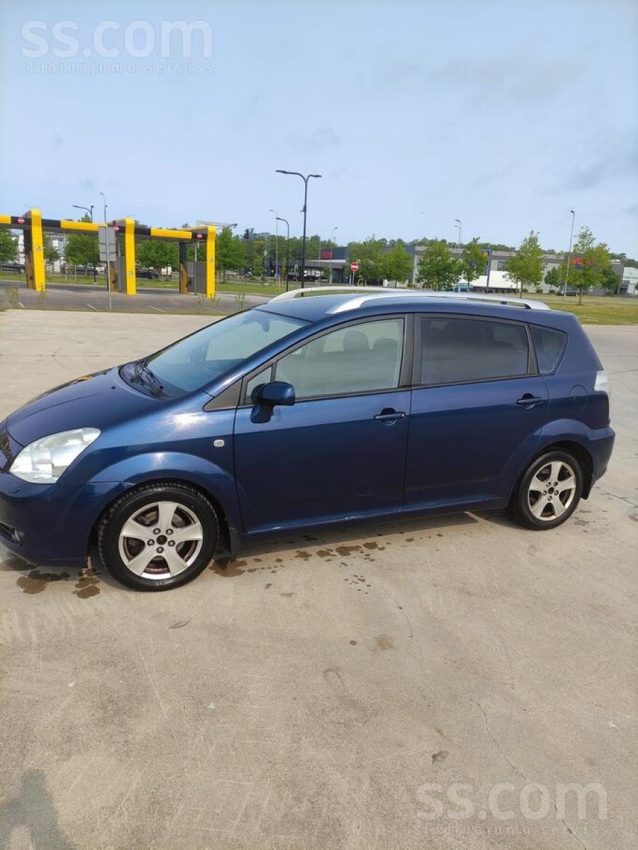 Blue Toyota Corolla Verso 2007 in Liepaja, with an engine capacity of 2.20 L and mileage of 240 thousand km for 2000 €, photo 2 on AUTOMOTO.COM.LV