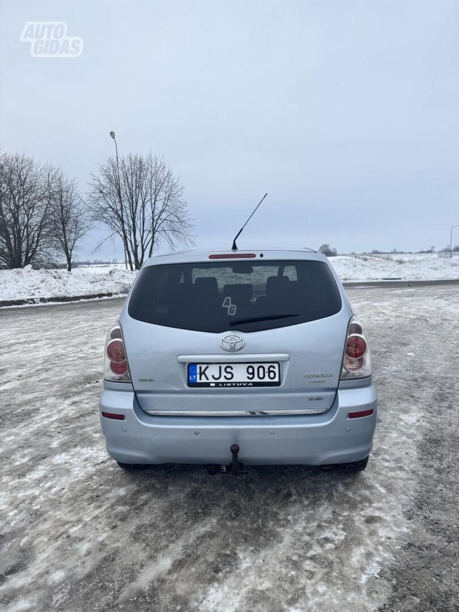Zils Toyota Corolla Verso 2007 Klaipėda, ar dzinēja tilpumu 2.20 L un nobraukumu 332 tūkst. km par 1400 €, foto 5 vietnē AUTOMOTO.COM.LV