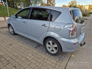 Zils Toyota Corolla Verso 2007 Rēzekne, ar dzinēja tilpumu 2.20 L un nobraukumu 341 tūkst. km par 1700 €, foto  vietnē AUTOMOTO.COM.LV